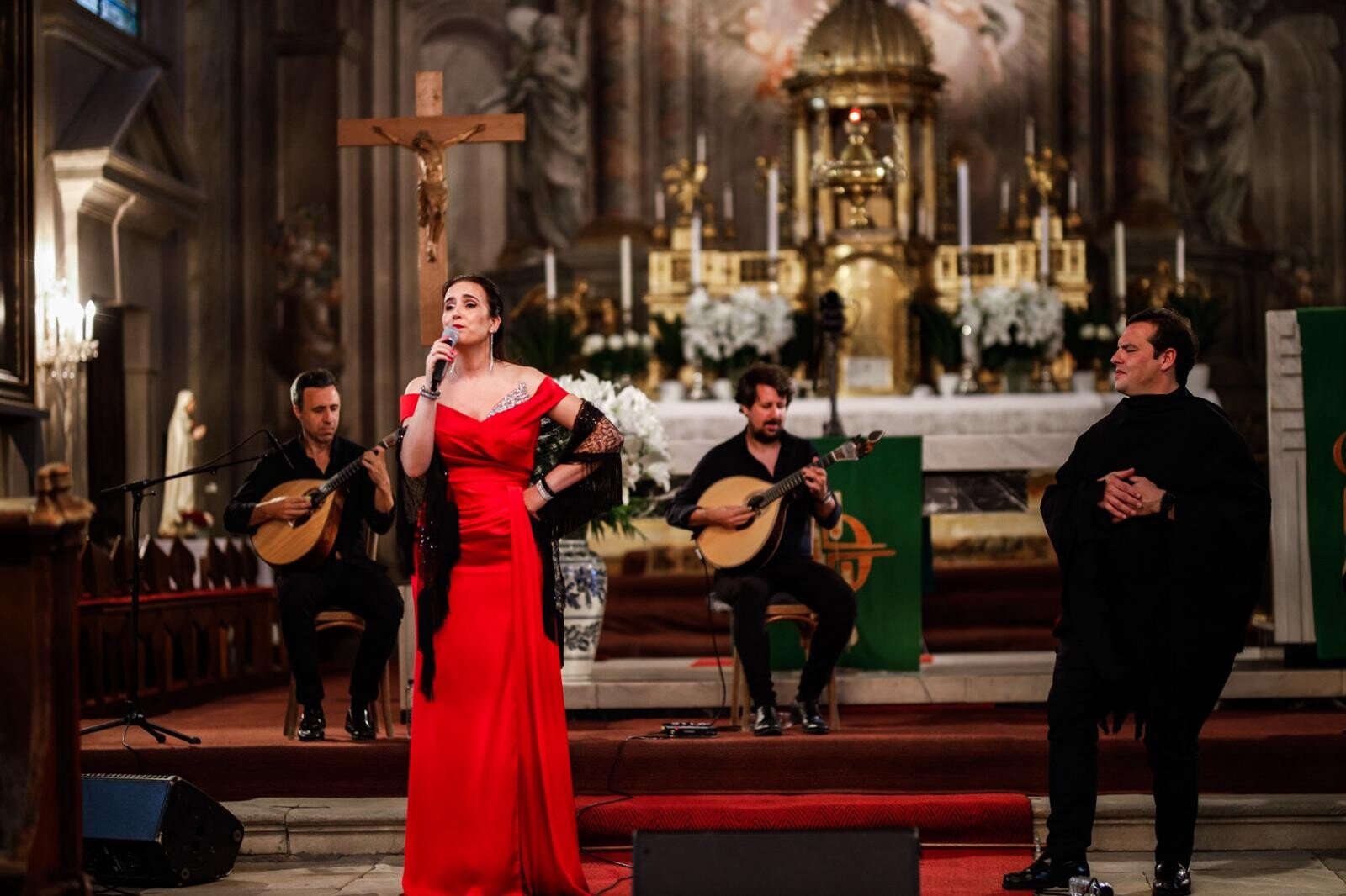 Scena Digitală: Spectacole FITS Sold-Out - Fado Cruzado & China